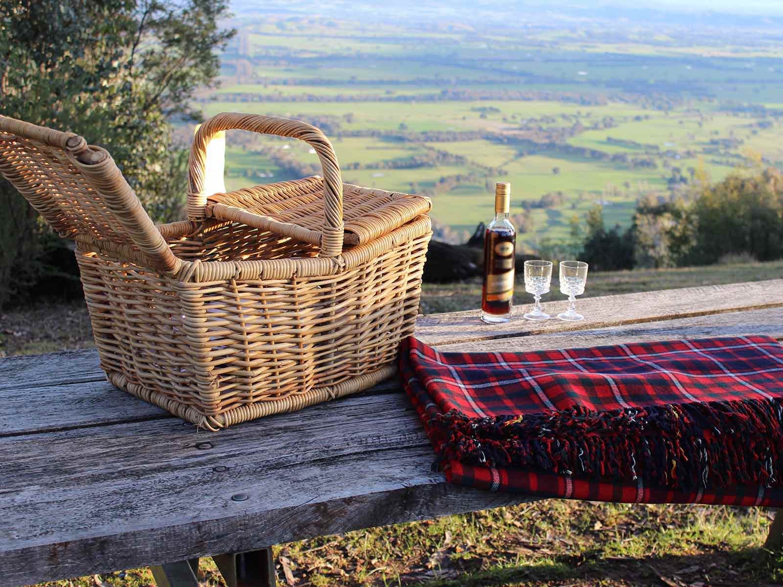 Picnicking at Murmungee Lookout - Beechworth